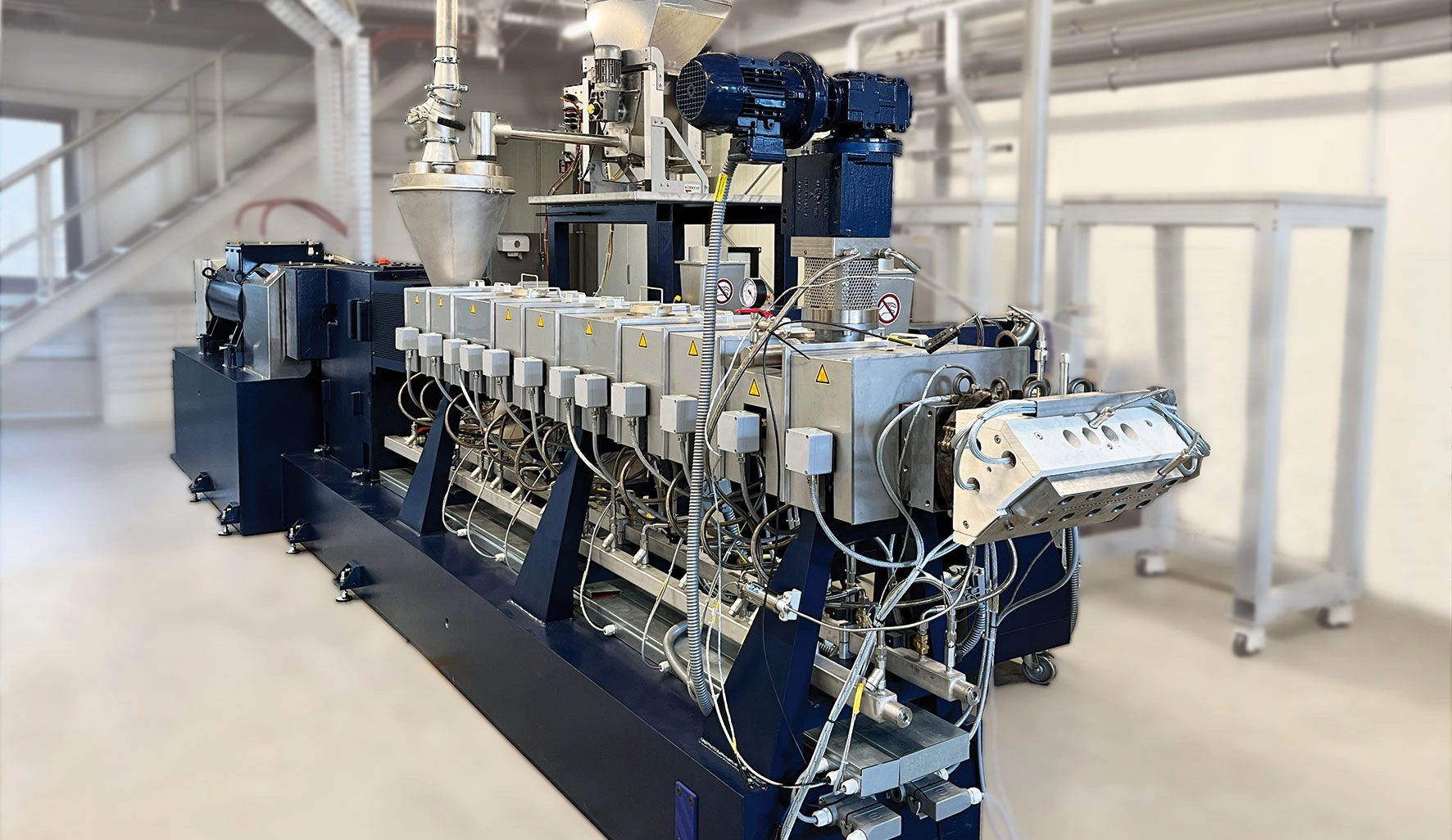 Extrusora de doble husillo en la cartera de productos de IPS